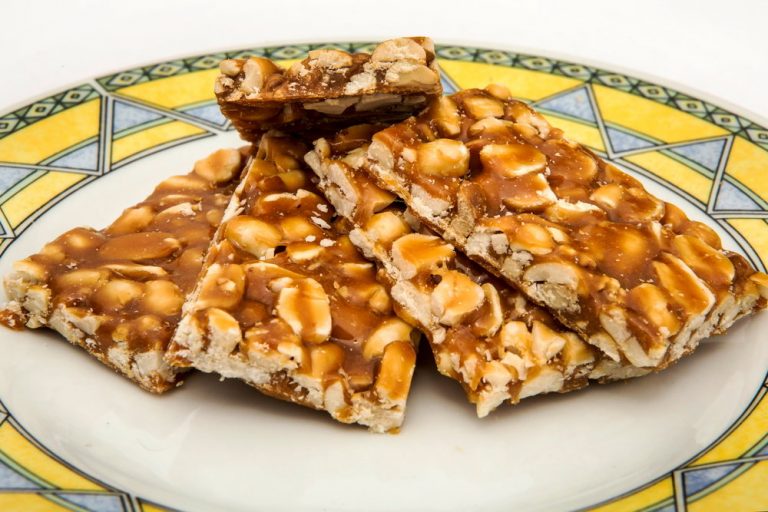 Where to shop for the best Lonavala Chikki and places to eat in Lonavala